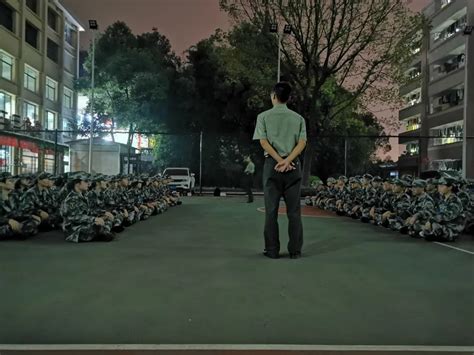 军训正式开始—— 工程系新生开展军训整队和内务整理 湖南理工学院南湖学院建筑与化学工程系