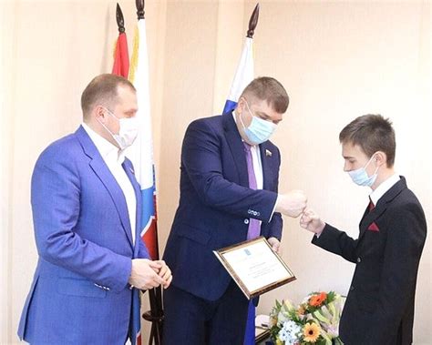 Д Василенко вручил благодарственные письма полуфиналистам и финалистам всероссийского конкурса