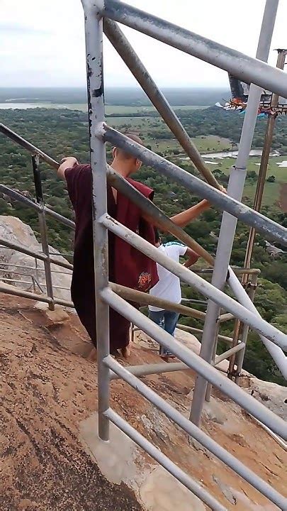 මිහින්තලේ ගල මුදුනේ ඉදල මෙහෙම දැකල තියෙනවාද Youtube