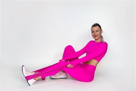 Chica De Fitness Con Banda El Stica Haciendo Ejercicio De Cuerpo Entero Haciendo Ejercicio