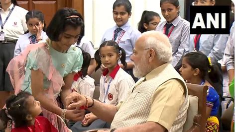 Raksha Bandhan 2023 School Girls Tie Rakhi To Pm Modi In Delhi Watch