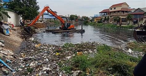 ការស្តារប្រឡាយបឹងទំពន់បានបញ្ចប់ហើយ ដោយប្រមូលសំរាមនិងស្មៅបណ្តែតទឹកចេញជាង២៥០០ឡាន ក្រសួងព័ត៌មាន