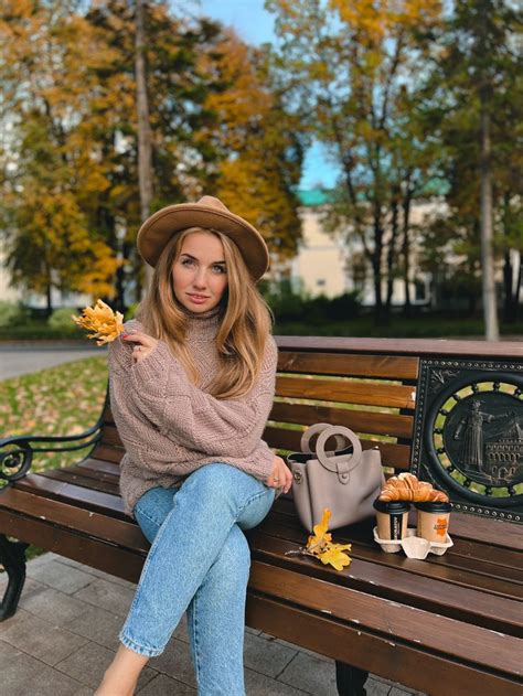 Девушка осень кофе листья осень2022 девушка в шляпе красивая девушка Осенние