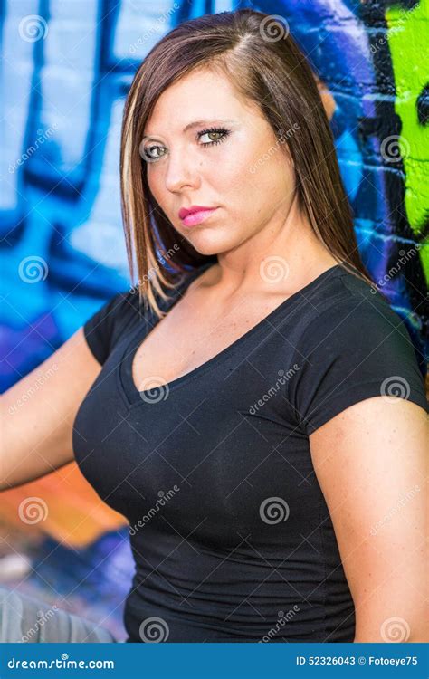 Сексуальная фотомодель девушки с коричневыми волосами Стоковое Изображение изображение