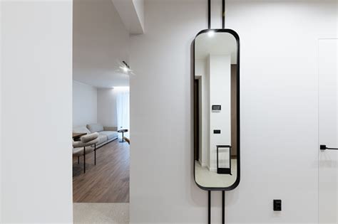 밝은 벽과 거울이있는 세련되고 현대적인 아파트 인테리어 디자인 0명에 대한 스톡 사진 및 기타 이미지 0명 가구 가정의 방 Istock