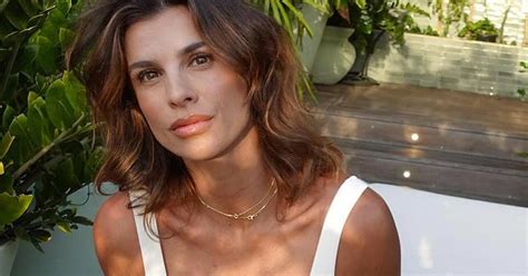 Il Costume Di Elisabetta Canalis Mostra Più Del Dovuto Le Foto