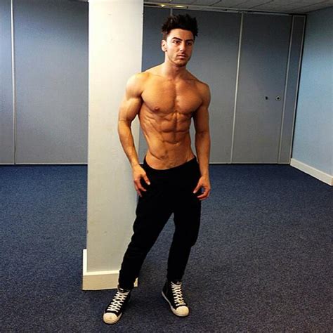 Photo Rowan Row Model Ultra Lean Body Builder Lpsg