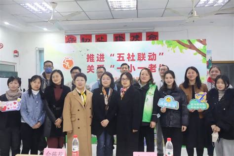 服务“一老一小”，杨浦这个街道的社会工作者为居民送去满满关爱社区综合公益