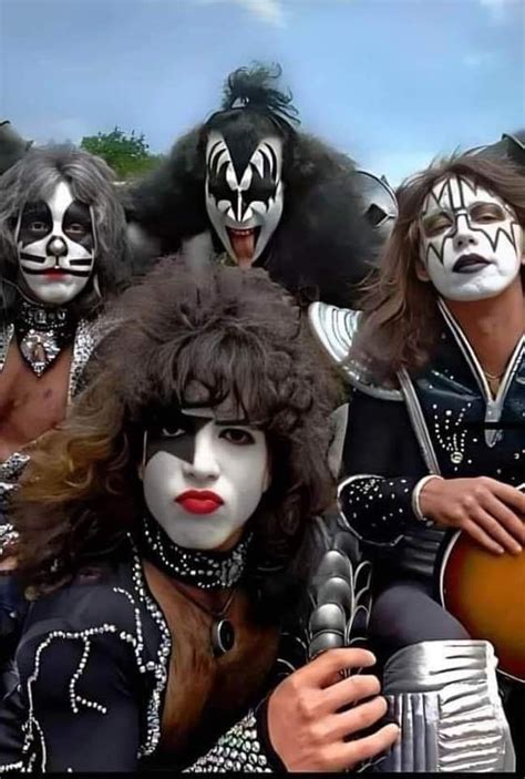 Pin By Butch Veazey On Kiss My Board Kiss Artwork Gothic Photography Art Supplies Drawing