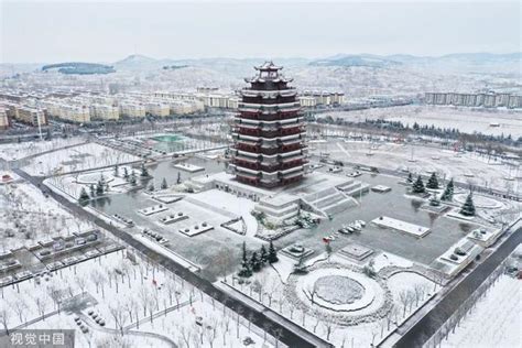 山东枣庄迎降雪 雪后广场一片洁白 新浪图片