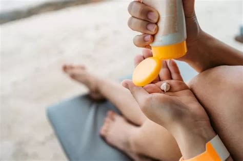 Perbedaan Sunscreen Dan Sunblock Sering Dikira Sama Ternyata Fungsinya