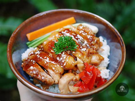 Cafe De Field “ข้าวหน้าไก่เทอริยากิ” สะโพกไก่เนื้อนุ่ม Facebook