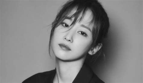 Actress Jeon Jong Seo Revealed To Be Famous Actress J Accused Of School