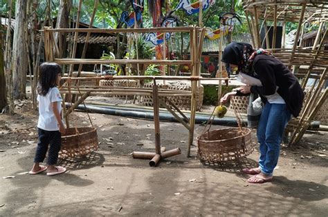 Batan Pikulan Bambu Eksotika Desa
