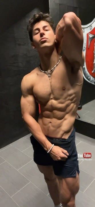 Fitness Model Young Bodybuilder Muscle Pump Posing Matt Speroni Styrke