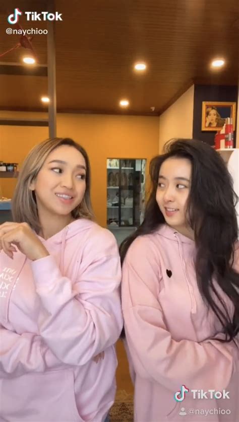 ညီမလေးနဲ့အတူ အမိုက်စားကကွက်လေးတွေနဲ့ မြူးမြူးကြွကြွကခုန်ကာပျော်ရွှင်နေတဲ့ နေခြည်ဦးရဲ့tik Tok