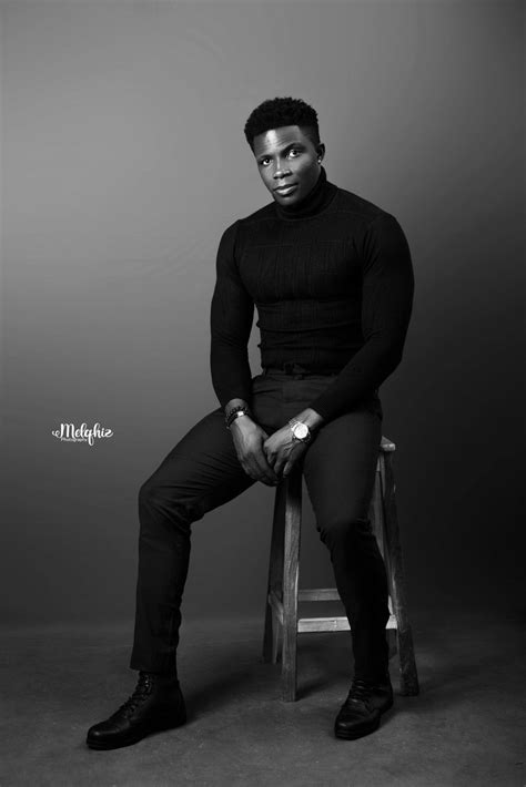 Male Model Poses Nel 2025