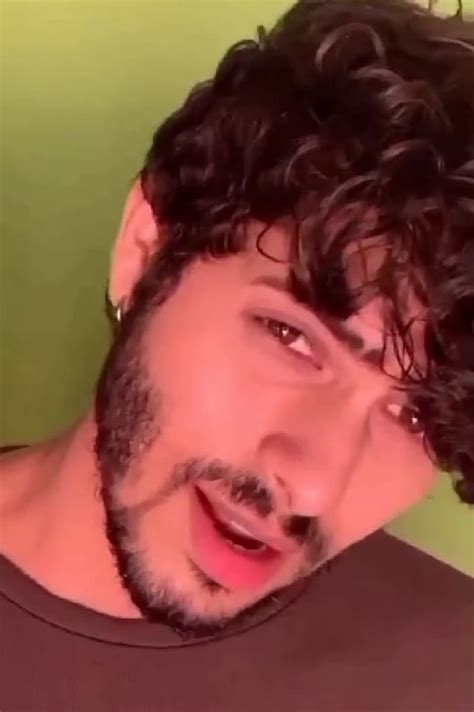 උදේනි අයස් වාහනය අරං ගියේ වෙනදට වඩා ගොඩාක් හිමිහිට ඒ හිතට ඇත්තටම මහන්සි ඇති ගෙවුනු දවස් වල