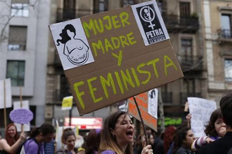 Petra Pide Al Movimiento Feminista Que Incluya La Maternidad Digna