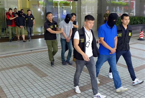 收賄助「疊碼仔」逗留 澳門2黑警被捕 香港商報