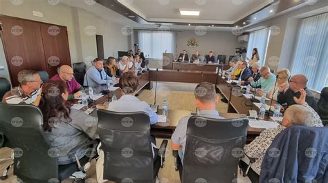 Общинските съветници в Нови пазар гласуваха промени в наредби и правилници във връзка с