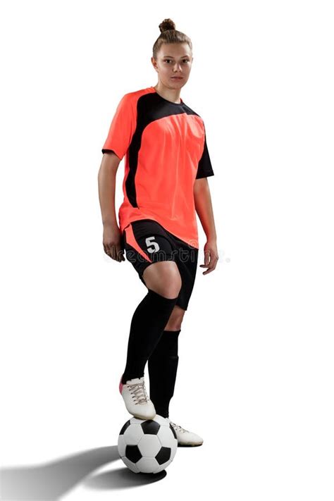Vrouwelijke Die Voetballer Op Wit Wordt Geïsoleerd Stock Foto Image Of Kaukasisch Volwassen