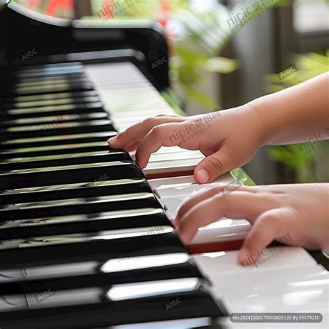 Ai创作图小朋友学钢琴 弹琴的小手 钢琴演奏的孩子 小学生钢琴 钢琴小孩 少儿钢琴演奏 少儿钢琴 互动钢琴 音乐钢琴学习 小朋友练琴 琴行乐器儿童 少儿钢琴学习 学习弹钢琴 学钢琴的小孩 音乐
