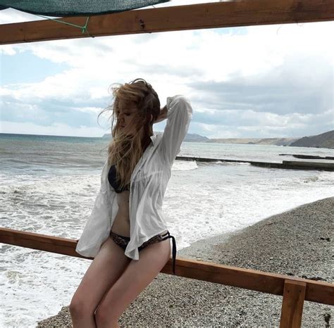 Всем привет Меня зовут Анна мне 29 Ищу мужчину 28 до 45 для серьёзных отношений Я могу