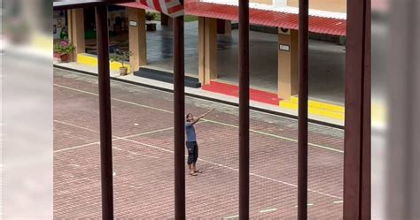 校園遭怪男持木棍入侵頓時警鈴大作 校方：安全演習畫面曝光 國際 Ctwant