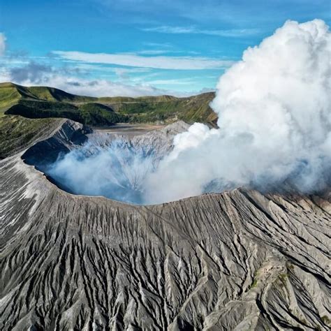 Ijen Crater Vs Mount Bromo Which One Should You Visit Ijen Crater