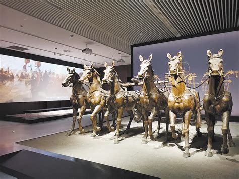 走近湖北省博物馆新展 文物“开口”讲述楚国八百年 湖北日报新闻客户端