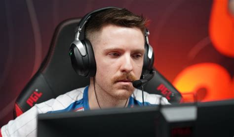 Stanislaw Pensa Na Europa Com Futuro Em Suspenso Na Wildcard