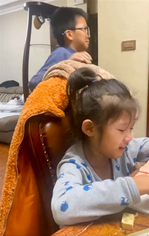 Abang Ini Hiba Dan Kecewa Sungguh Ketika Mengajar Adik Perempuannya Latihan Matematik Tetap