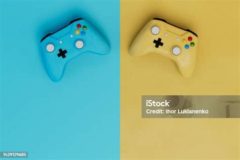 게임 콘솔용 액세서리 파란색과 노란색 배경에 파란색과 노란색 게임 조이스틱이 있습니다 붙여 넣기를 복사하십시오 3d 렌더링 Brand Name Video Game에 대한