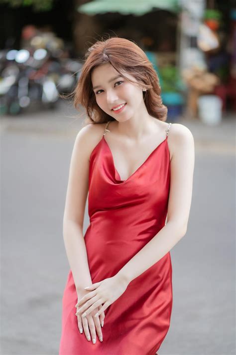 คลังภาพถ่ายฟรีของ กลางวัน กลางแจ้ง การจัดวาง การถ่ายภาพแฟชั่น การยืน ความงาม ความสง่างาม