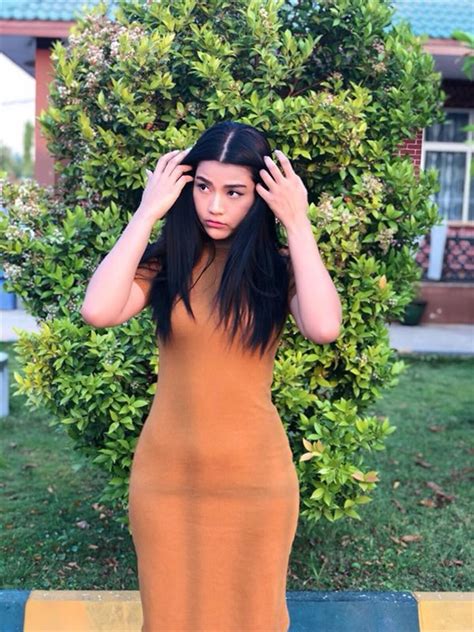 မန်ကျည်းသီး ခူးရင်း ဖွံ့ထွားမို့မောက်သော အမိုက်စားကောက်ကြောင်းအလှကို ပြသလိုက်တဲ့ အိချောပို