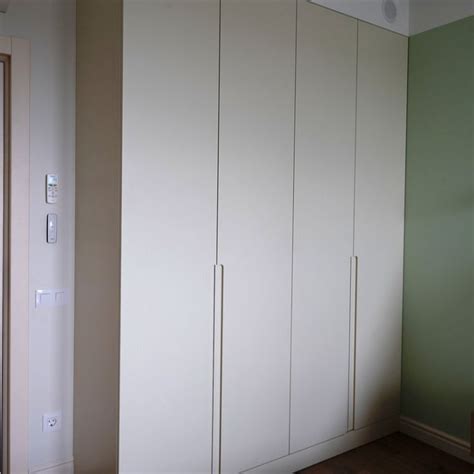 Белый шкаф в спальню от Interierno