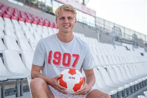 Felix Götze Wechselt Zu Rwe Rot Weiss Essen