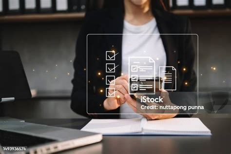 체크리스트 및 온라인 설문 조사 양식 작성 문서 관리 시스템 Dms 평가 양식 설문지 체크리스트 품질 관리 및 정확성 완전성 확인노트북 및 태블릿 사용 고객에 대한 스톡