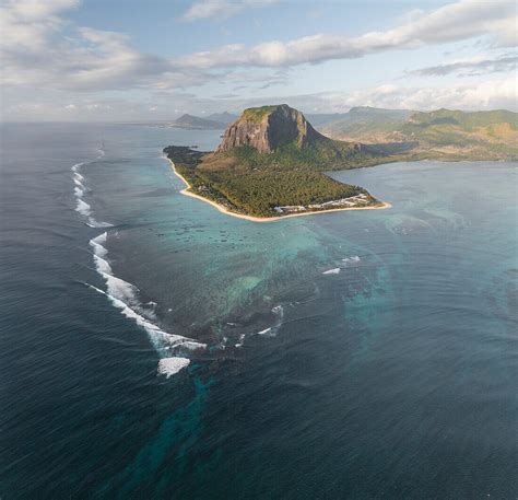 Aerial View Of Underwater Waterfall Le … Acheter Limage 14542203