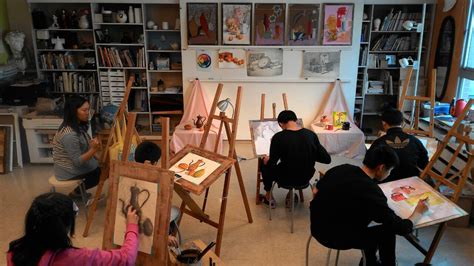 艾莉緹藝術學園 程式設計 小學二年級以上即可學習 與其刷遊戲 不如來設計遊戲 與其讓孩子刷遊戲 不如趁早讓他們開始懂電腦 寫電腦 真正的玩電腦。 讓小朋友掌握