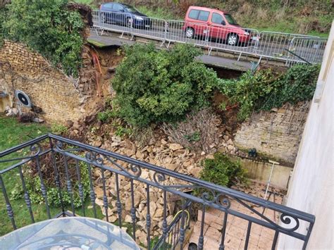 Val De Briey Rue Du Cloué Une Partie Du Trottoir Bordant La Chaussée A Laissé Place à Un Trou