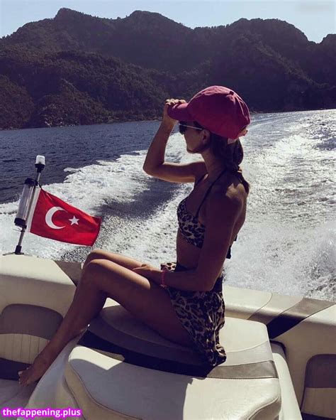 Lizi Asmr Liziasmr Lizequalsasmr Nude Onlyfans Photo The