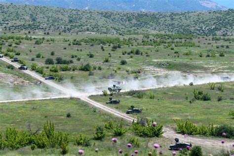 Показна алпинистичка вежба на припадниците на Баталјонот на специјални сили и ЕБР Курир