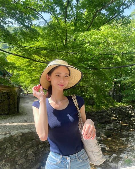 キム・ミニさんのインスタグラム写真 キム・ミニinstagram「왕복 8시간의 대장정은 나에게 너무나 필요했던 힐링타임이었다 십수년만에 찾아와도 반겨주는 할머니의 옛