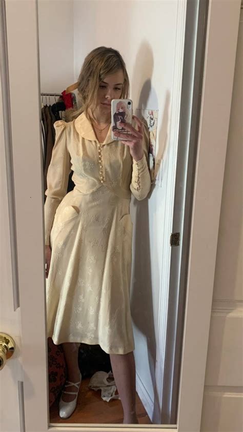 Tradwife Dasha Scrolller Tradwife Dasha Scrolller