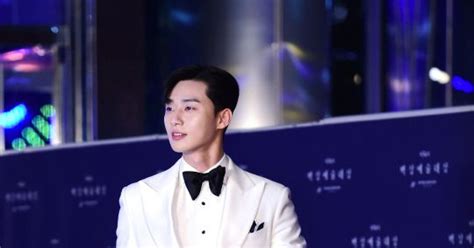 [포토] 박서준 팬들 환호 받으며 등장