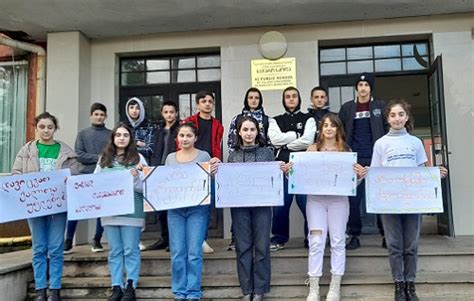 ჩაისუბნის N2 საჯარო სკოლის მოსწავლეები ქალთა მიმართ ძალადობის წინააღმდეგ მიმართულ კამპანიას