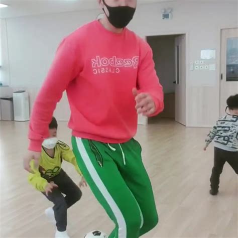 교육벤처기업 호아스쿨은 전국 문화센터에서 4세~7세 영어축구 영어태권도 수업을 진행중입니다~ 일요일 용산 아이파크 문화센터 광명롯데몰 금요일 일요일 수업에서 만나요