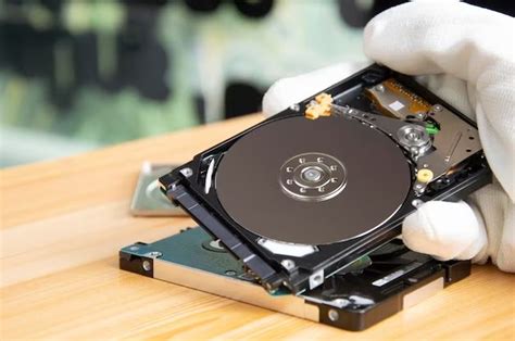 what allows a hdd to store and retrieve data darwin s data